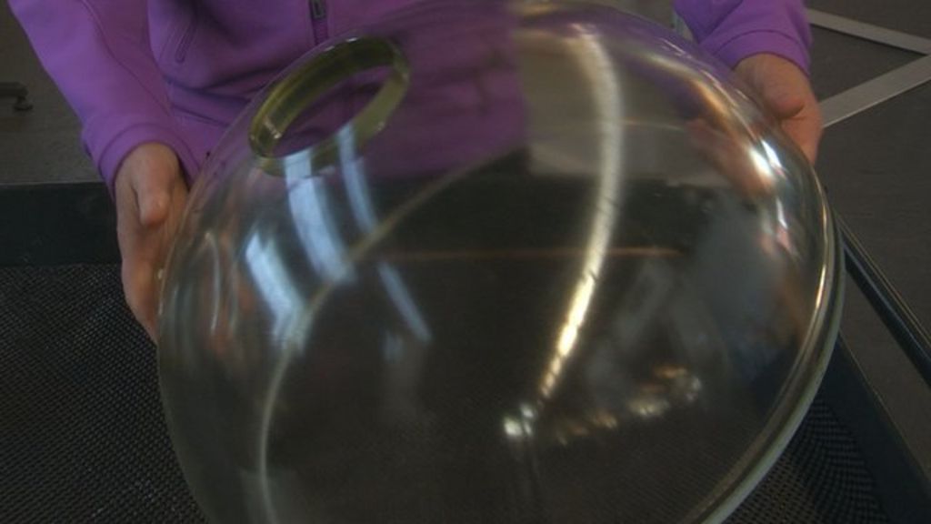 How to build a deep-diving submarine: The glass - BBC News