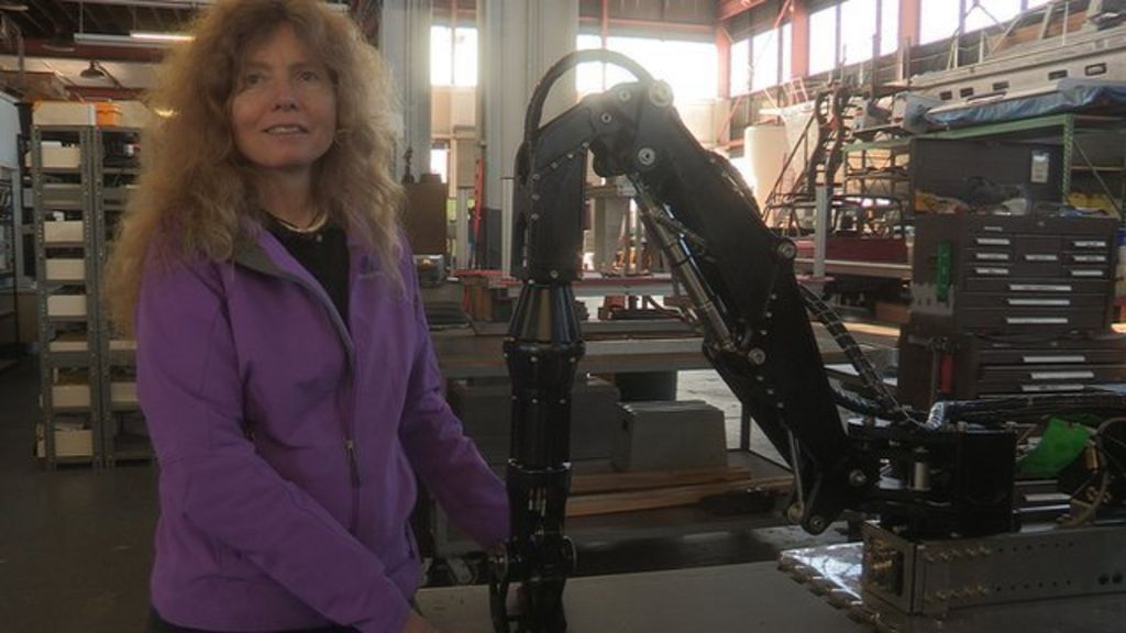 Building a deep-diving submarine: Robotic arms - BBC News