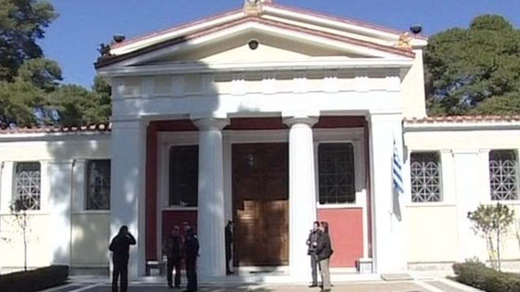 Artefacts stolen from Greek Olympic history museum - BBC News