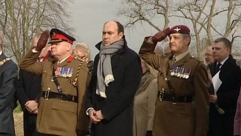 Aldershot IRA bombing anniversary marked - BBC News