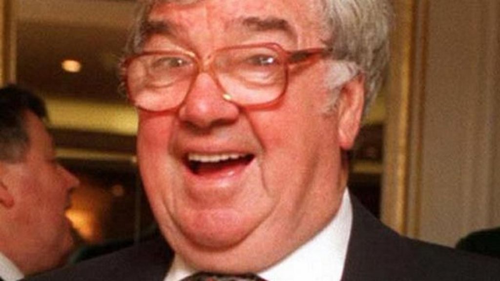 Frank Carson's humorous take on cancer - BBC News