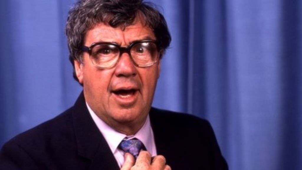 Comedians Syd Little and Jimmy Cricket remember Carson - BBC News