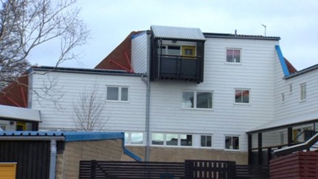 Byker Wall homes reopened after renovation - BBC News