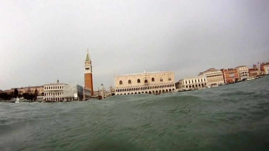Will economic reforms keep Venice afloat? - BBC News