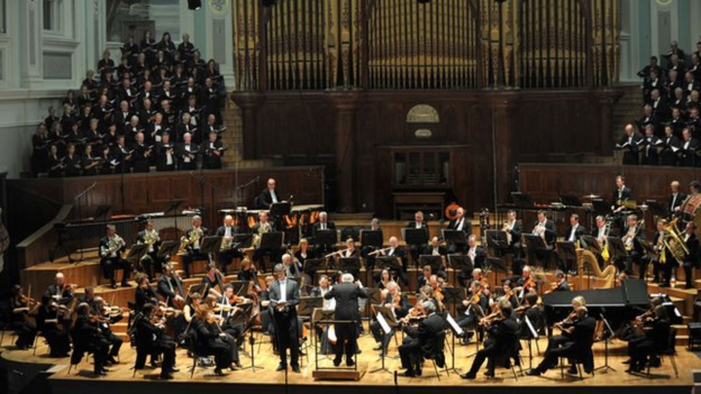 London 2012: Orchestras share stage for historic concert - BBC News
