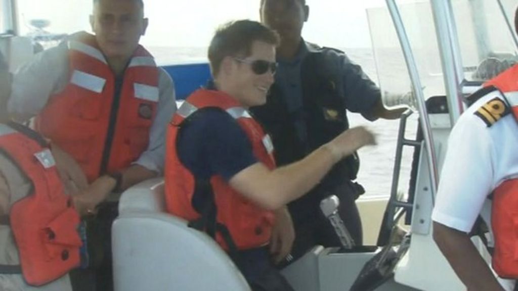 Prince Harry forced to switch boats after breakdown - BBC News