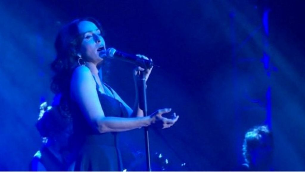 Israeli pop star sings tunes from Iran - BBC News