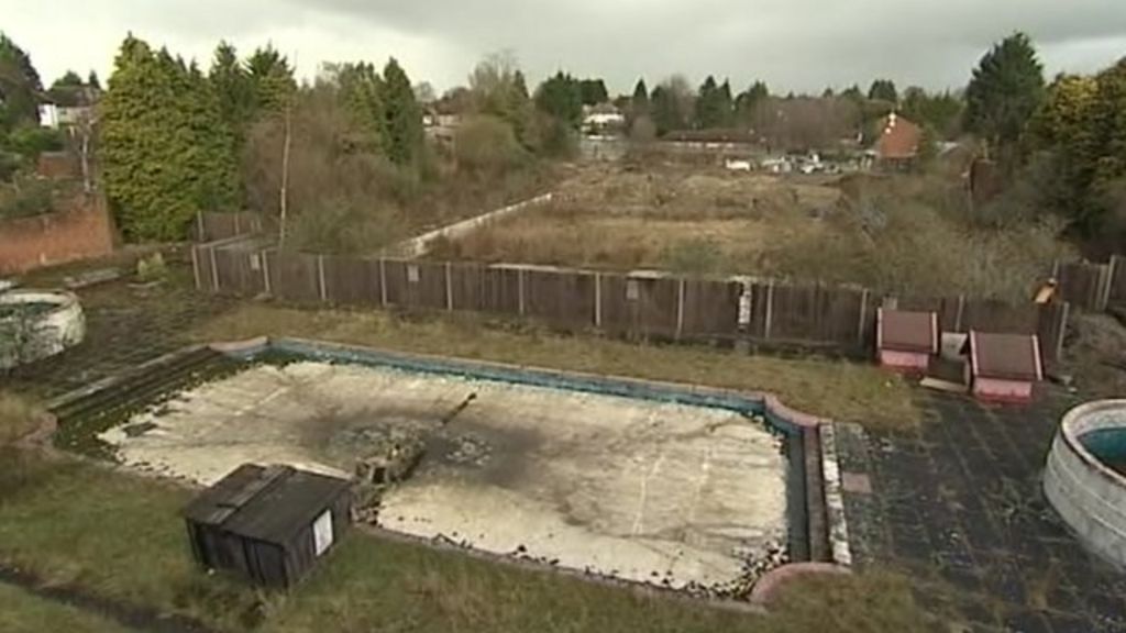 Active Luton announces free school plans - BBC News