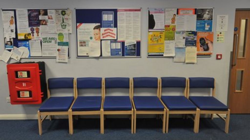 Simple measures 'cut NHS missed appointments' - BBC News