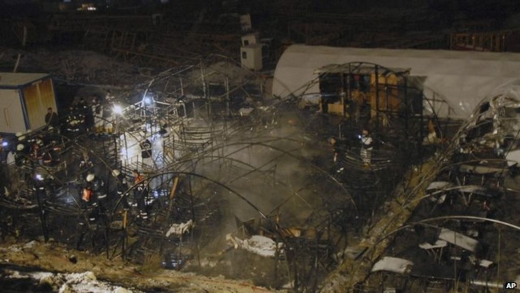 Istanbul building site fire kills construction workers - BBC News