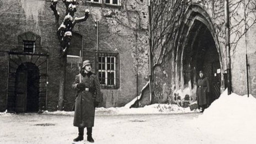 Colditz escape: Tale of first British 'home run' revealed - BBC News