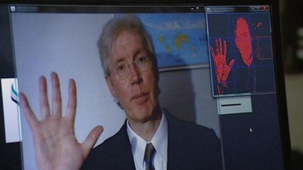 Scientists in Aberdeen create portable sign language translator - BBC News