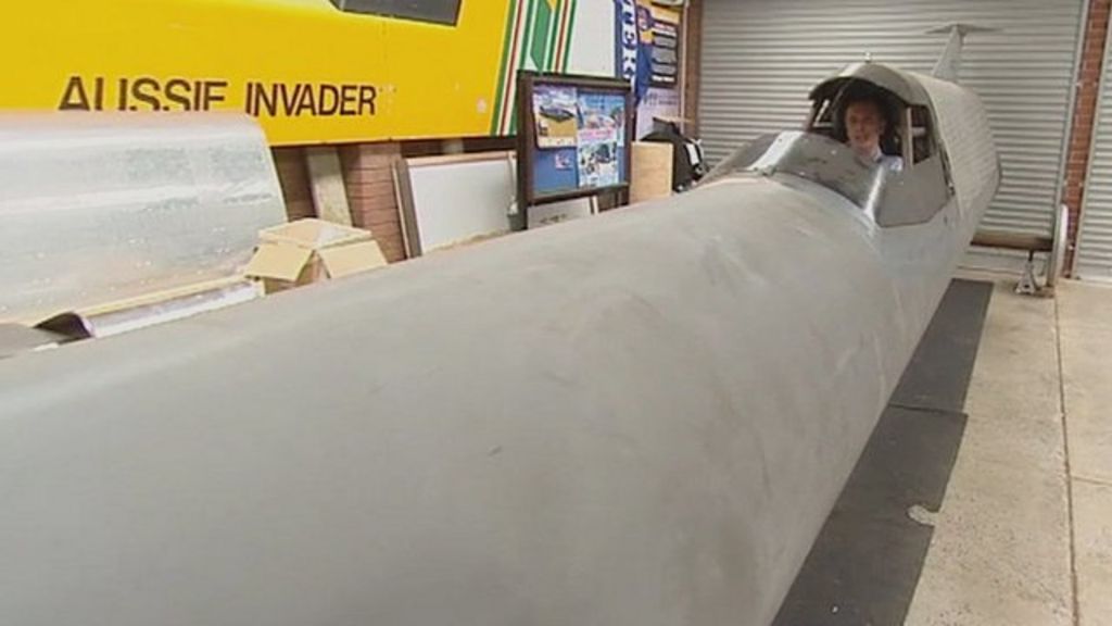 Close-up look at Aussie Invader speed record car - BBC News