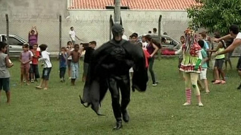 'Batman' helping Brazilian police - BBC News