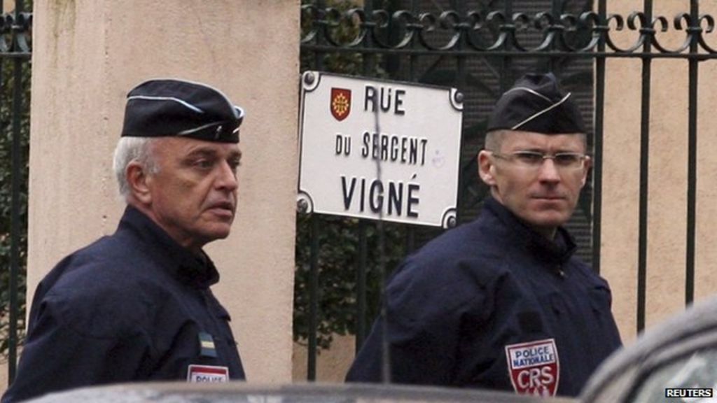 French shooting: Gunman 'not yet arrested' - BBC News