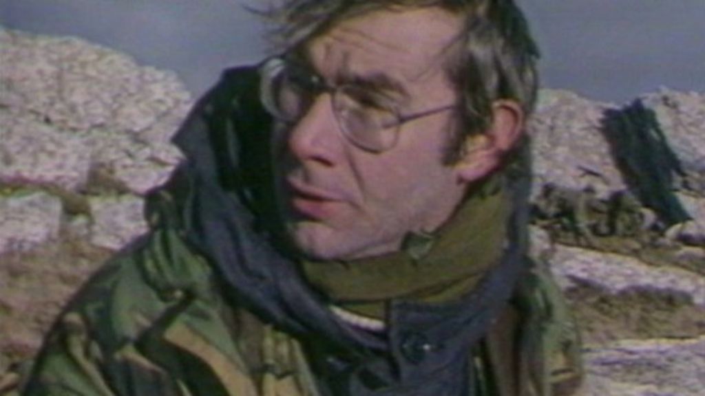 Falklands War: British begin advance on Stanley - BBC News