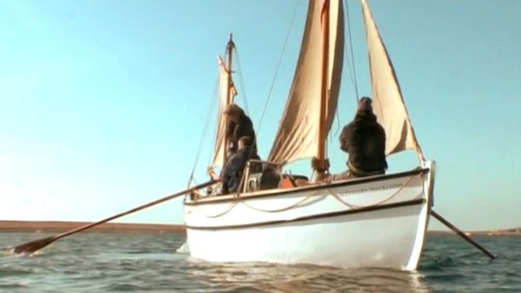 Polar explorer's 800 mile lifeboat journey is recreated - BBC News