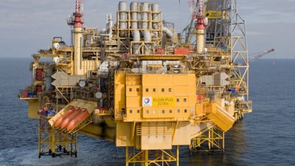 Elgin platform gas leak: Exclusion zone in place - BBC News