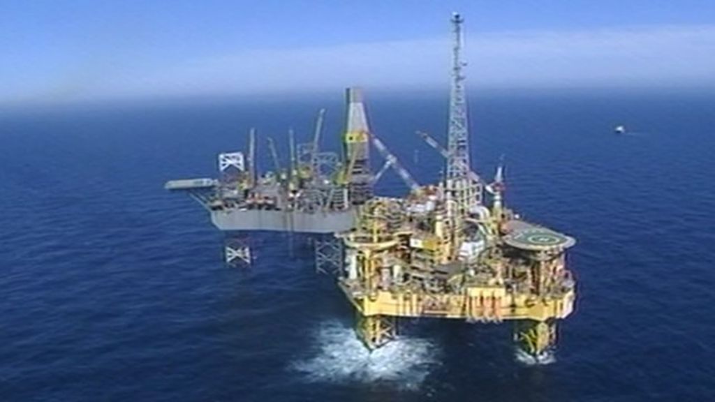 Elgin platform gas leak: Gas cloud reported at site - BBC News