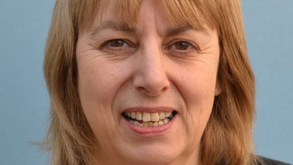 Caroline Bowker: One-minute manifesto - BBC News