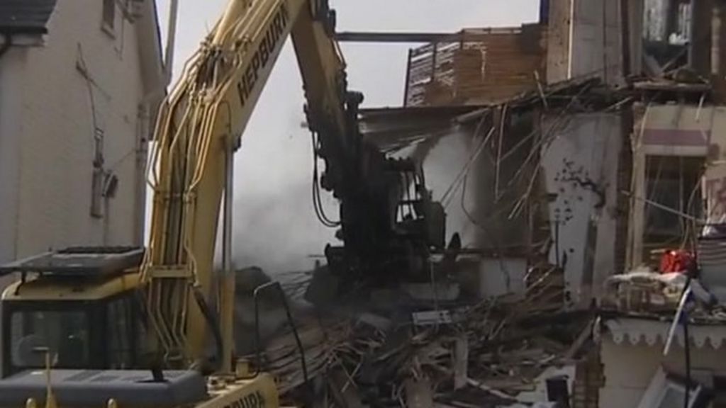 Family homes torn apart by gas explosion - BBC News