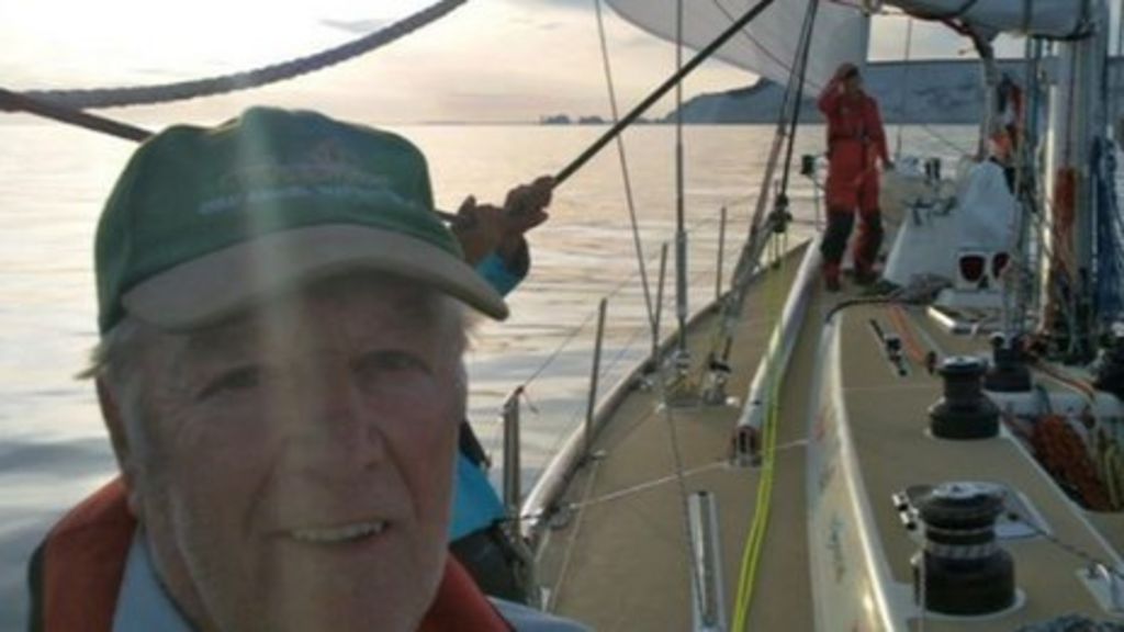 Sailor David Hawkins tells of giant wave ordeal - BBC News