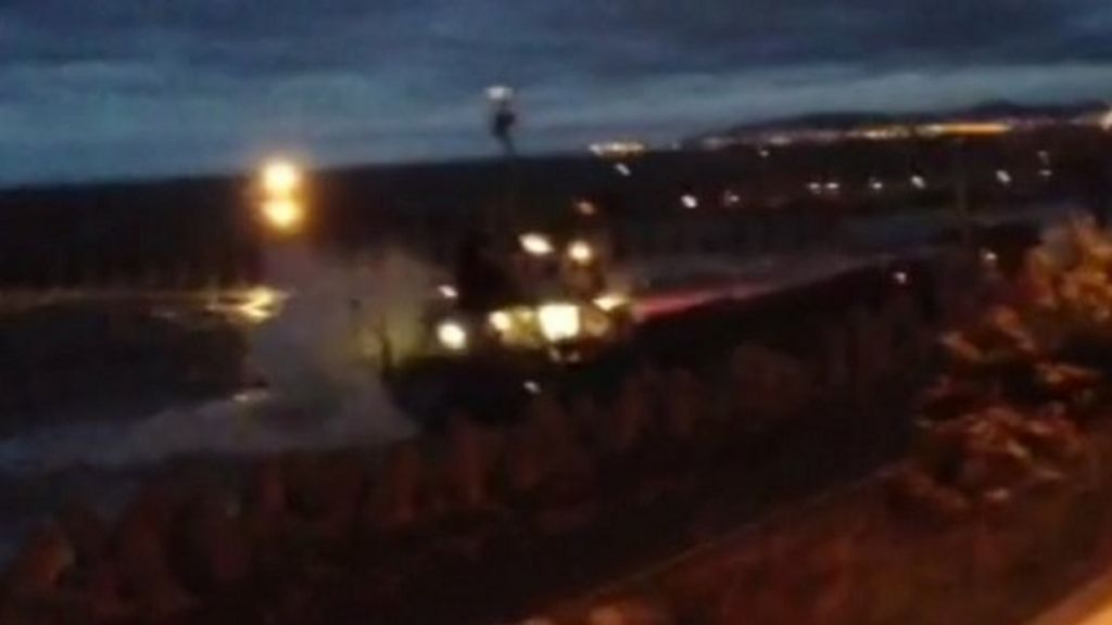 Cargo ship hits rocks off Conwy coast - BBC News