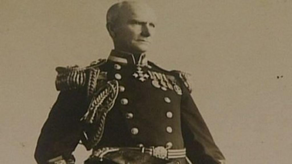 Titanic 'hero' Sir Arthur Rostron recognised in Southampton - BBC News