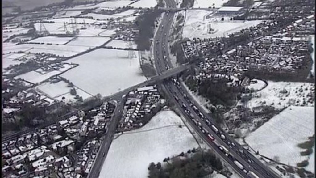 Flying over a snowy M62 in Yorkshire - BBC News