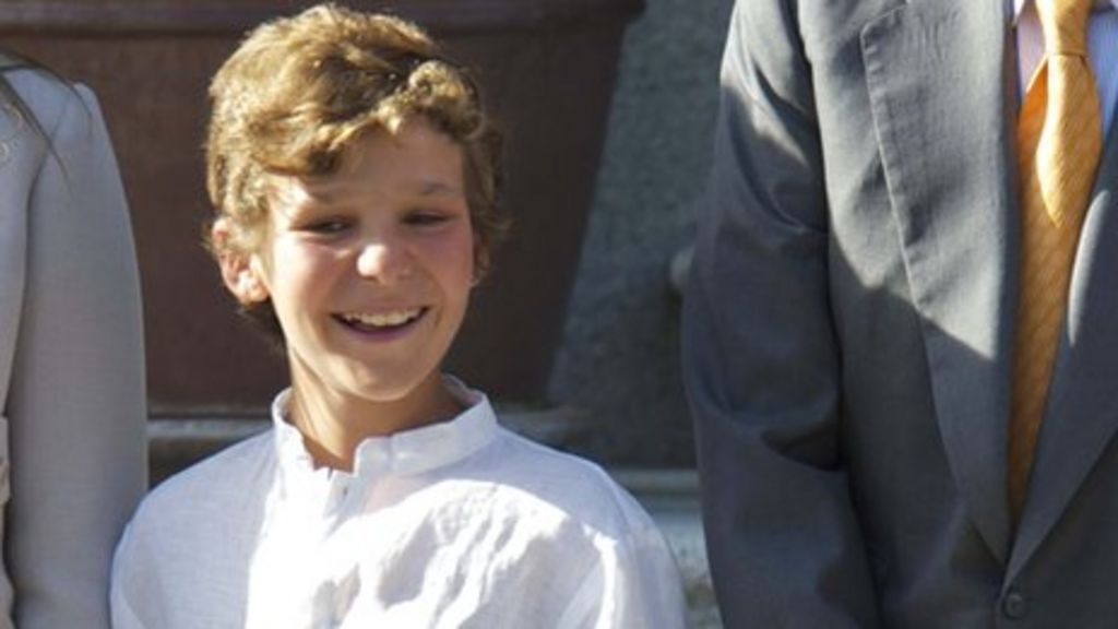 Spanish king's teenage grandson shoots himself in foot - BBC News