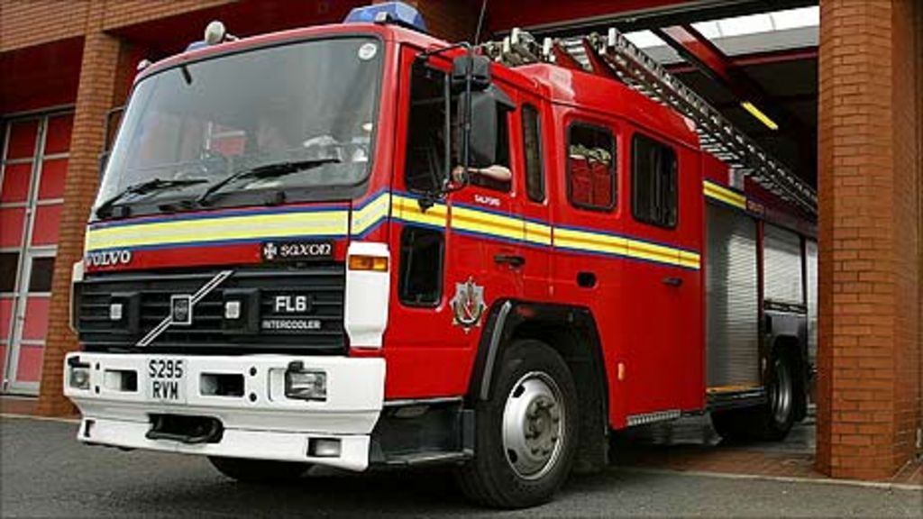 Sevenoaks railway station evacuated after train fire - BBC News