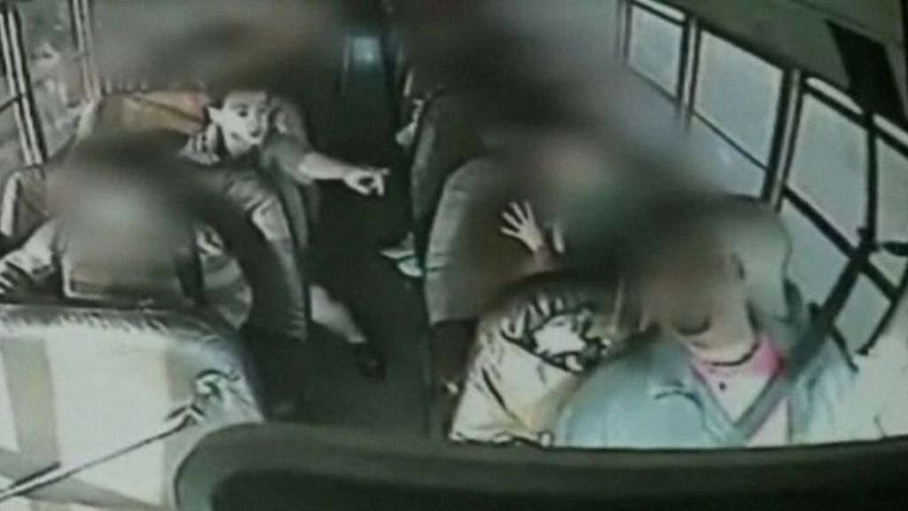 Pupils praised for saving school bus - BBC News