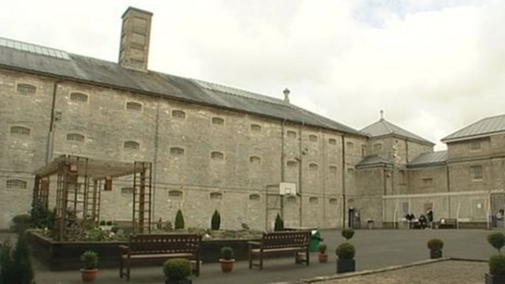 Shepton Mallet and Erlestoke prisons share costs to save money - BBC News