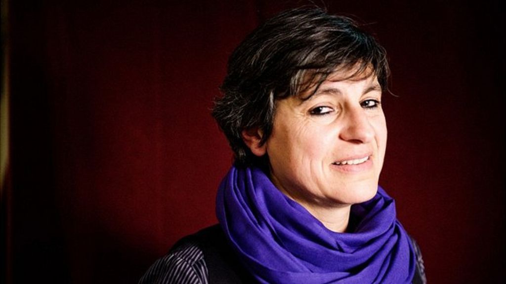 Having lunch during Ramadan – a controversial film from Tunisia - BBC News