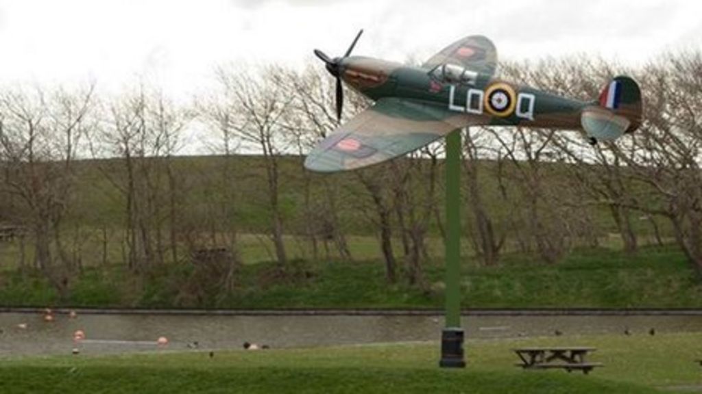 Spitfire memorial approved for Lytham St Annes - BBC News