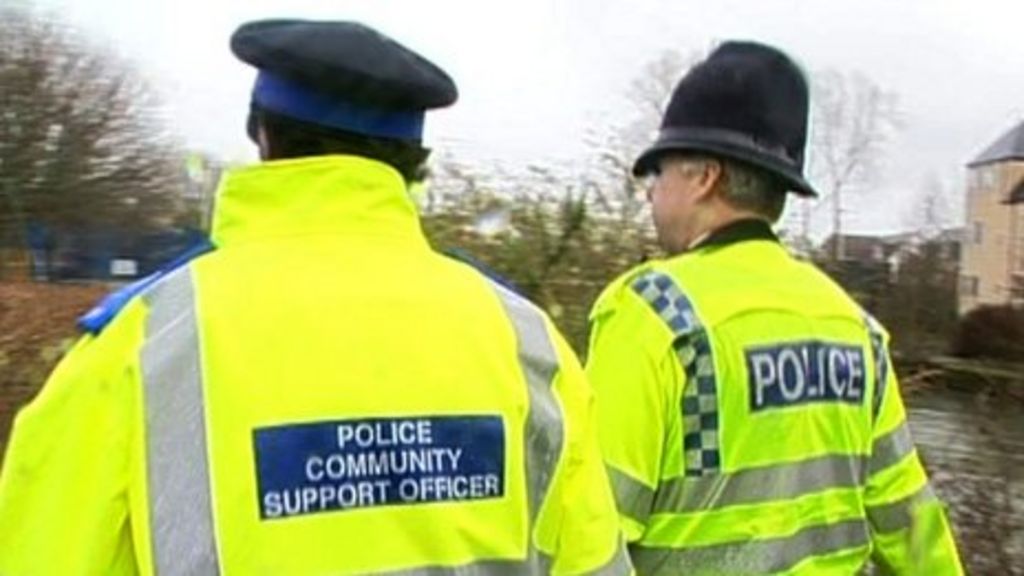 South Yorkshire PCSOs could get bigger front-line policing role - BBC News