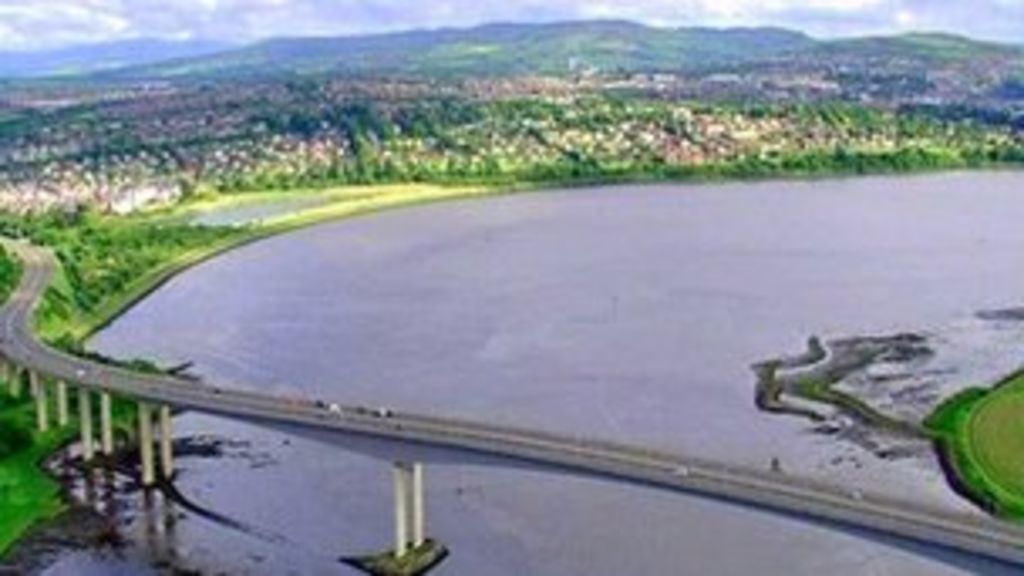 Experts to examine River Foyle, Derry, wreck - BBC News