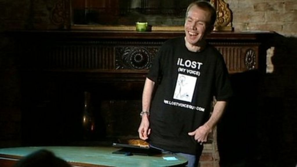 The stand-up comic who cannot speak - BBC News