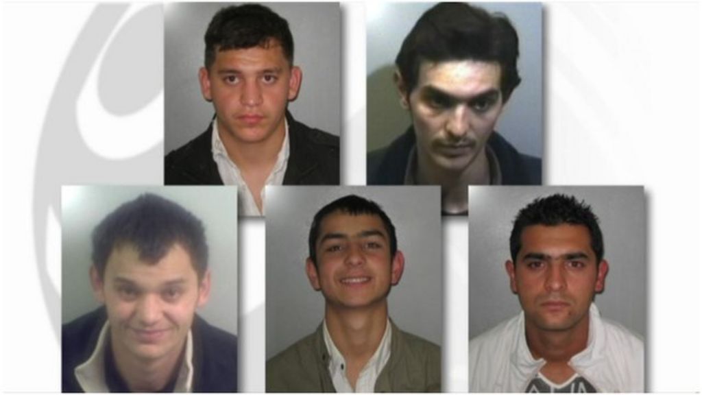 Romanian pickpocket gang used money to finance mansions - BBC News