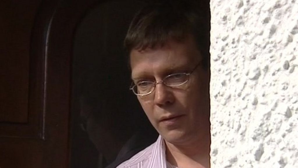 Cameras film Scottish court sentencing of murderer David Gilroy - BBC News