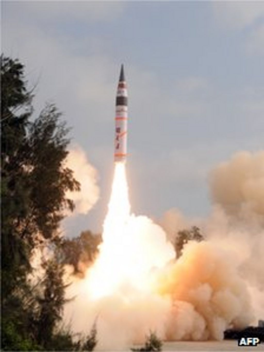 India media hail Agni-V long-range missile launch - BBC News