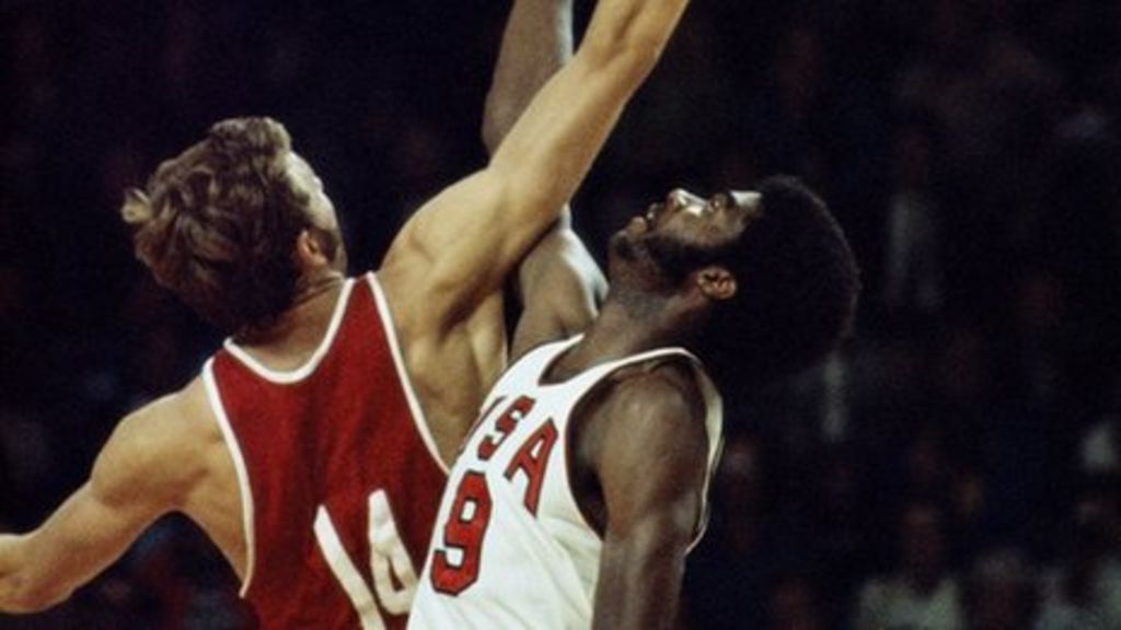 Olympic Moments: USSR beat USA in 1972 basketball final - BBC Sport