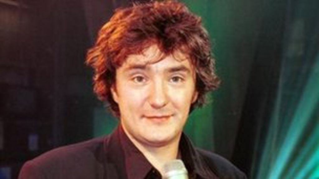 Irish comedian Dylan Moran 'makes history' in Russia - BBC News
