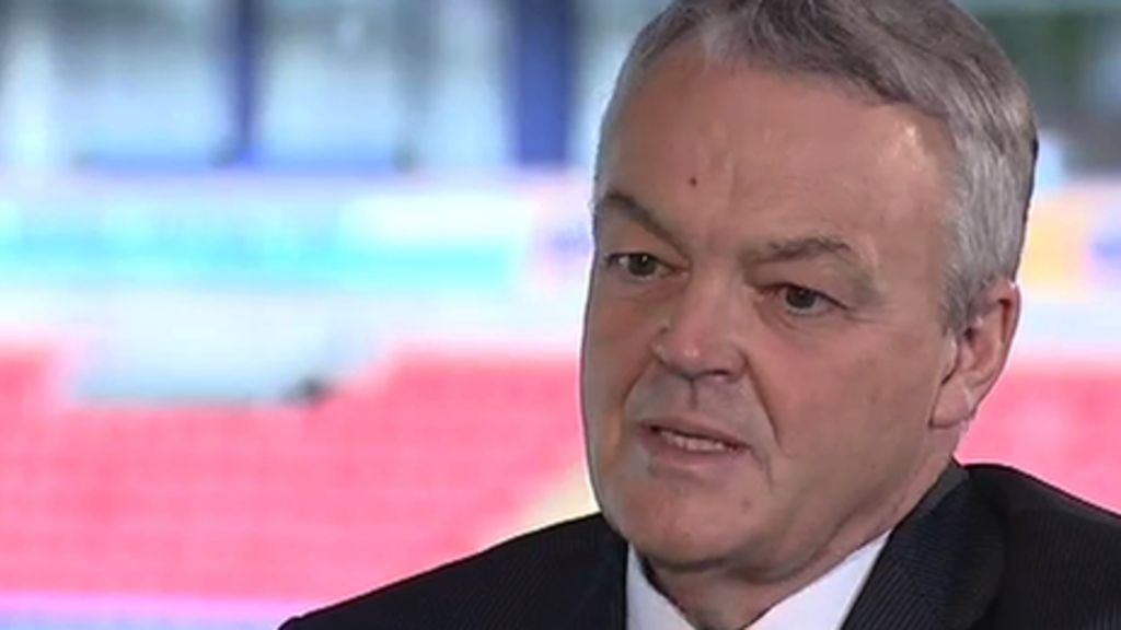 FA board's Phil Gartside backs Harry Redknapp for England - BBC Sport