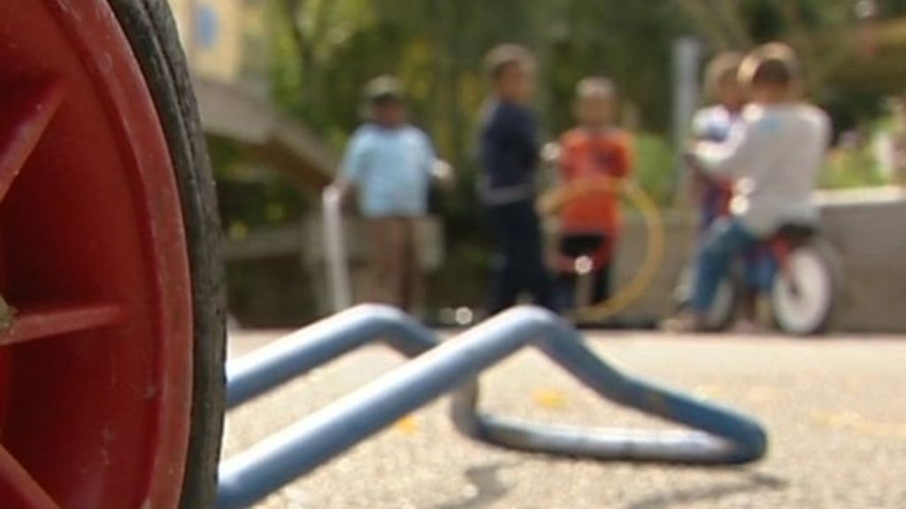 Why are some people more likely to get rickets? - BBC News