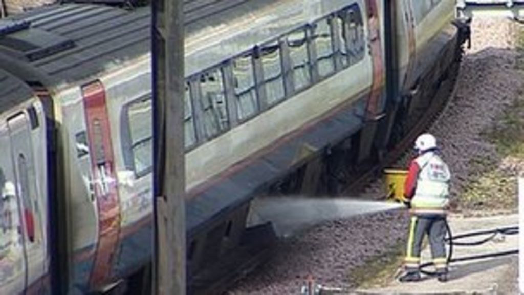 Nottingham railway station disrupted after engine fire - BBC News