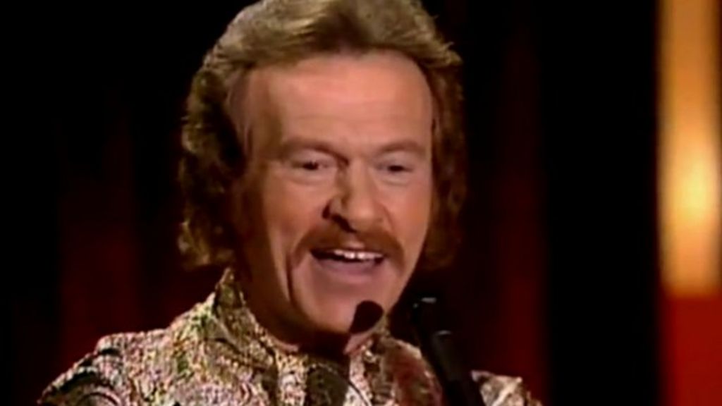 'Play The Guitar in a Day' creator Bert Weedon dies - BBC News