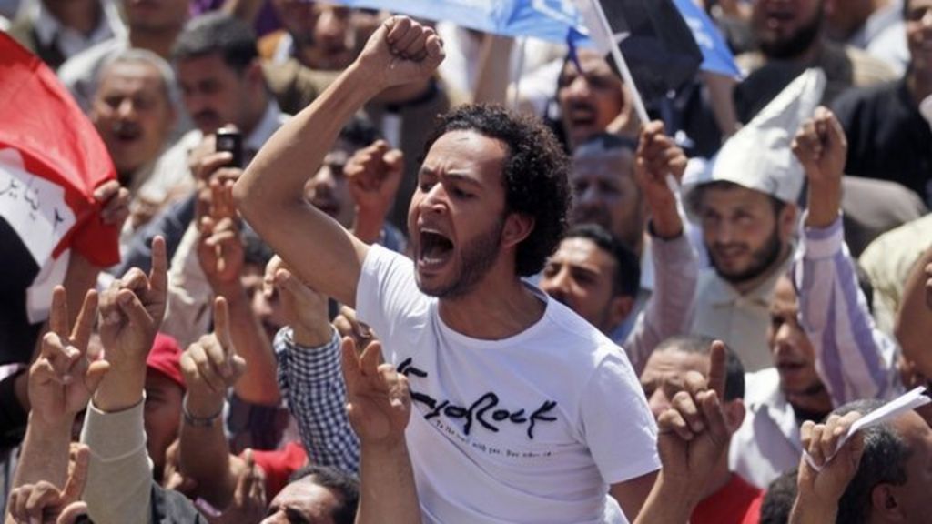 Egypt crowds fill Cairo's Tahrir Square - BBC News