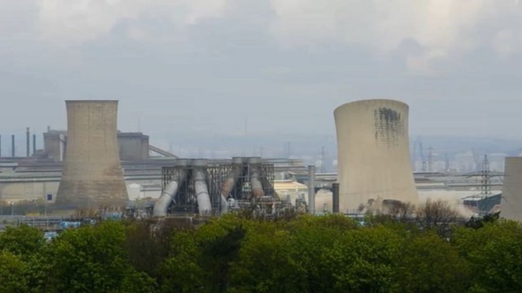 Cooling towers at former ICI site in Redcar demolished - BBC News