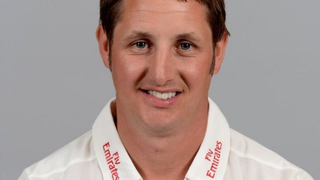 Durham's Phil Mustard hails 'world-class' bowlers - BBC Sport